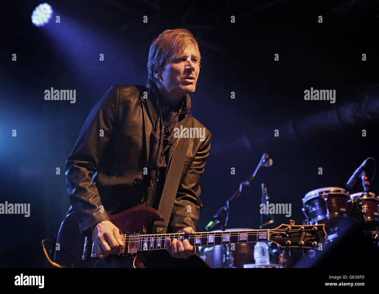 Earl Slick and Bernard Fowler Performing David Bowie's 'Station to ...
