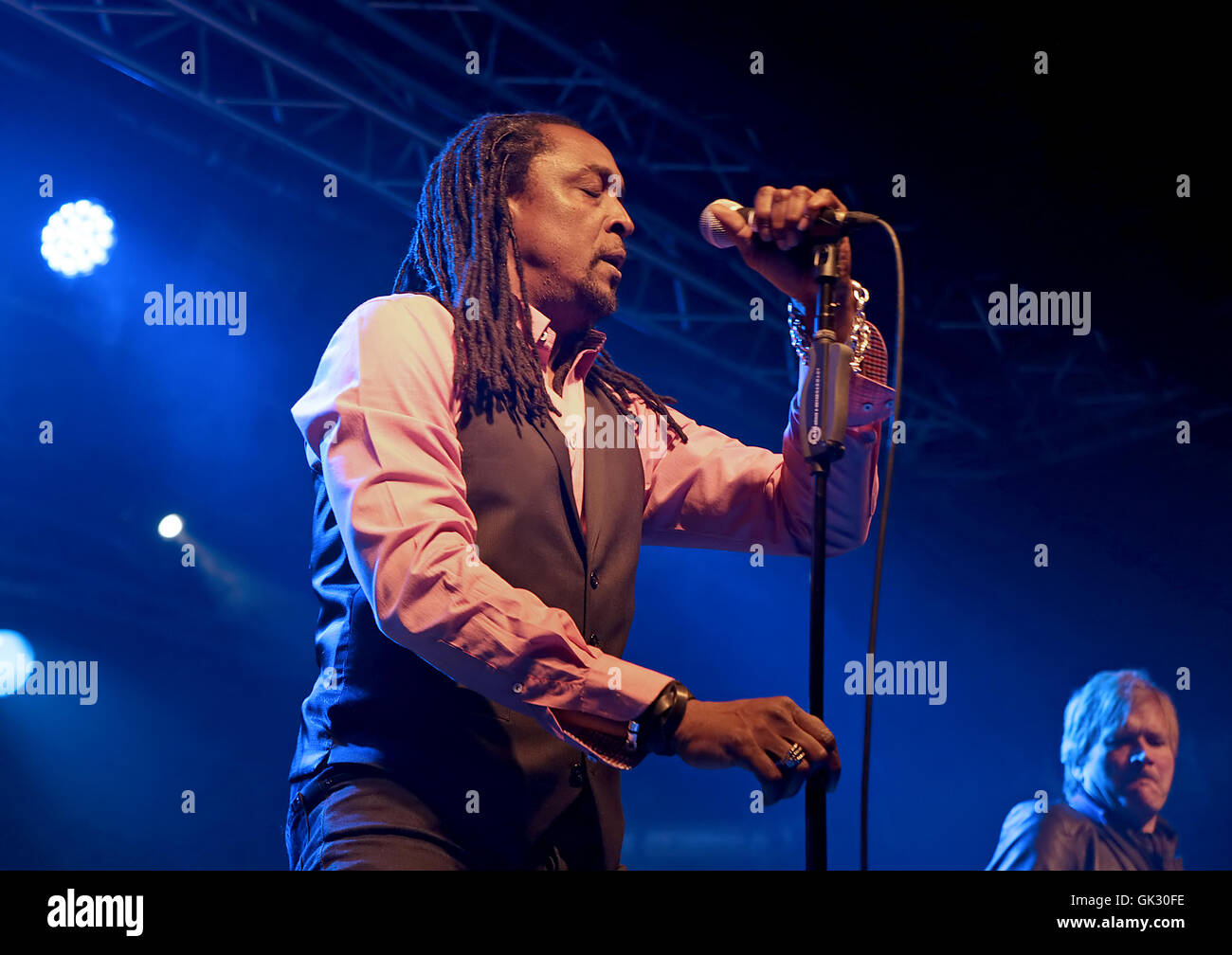 Earl Slick and Bernard Fowler Performing David Bowie's 'Station to ...