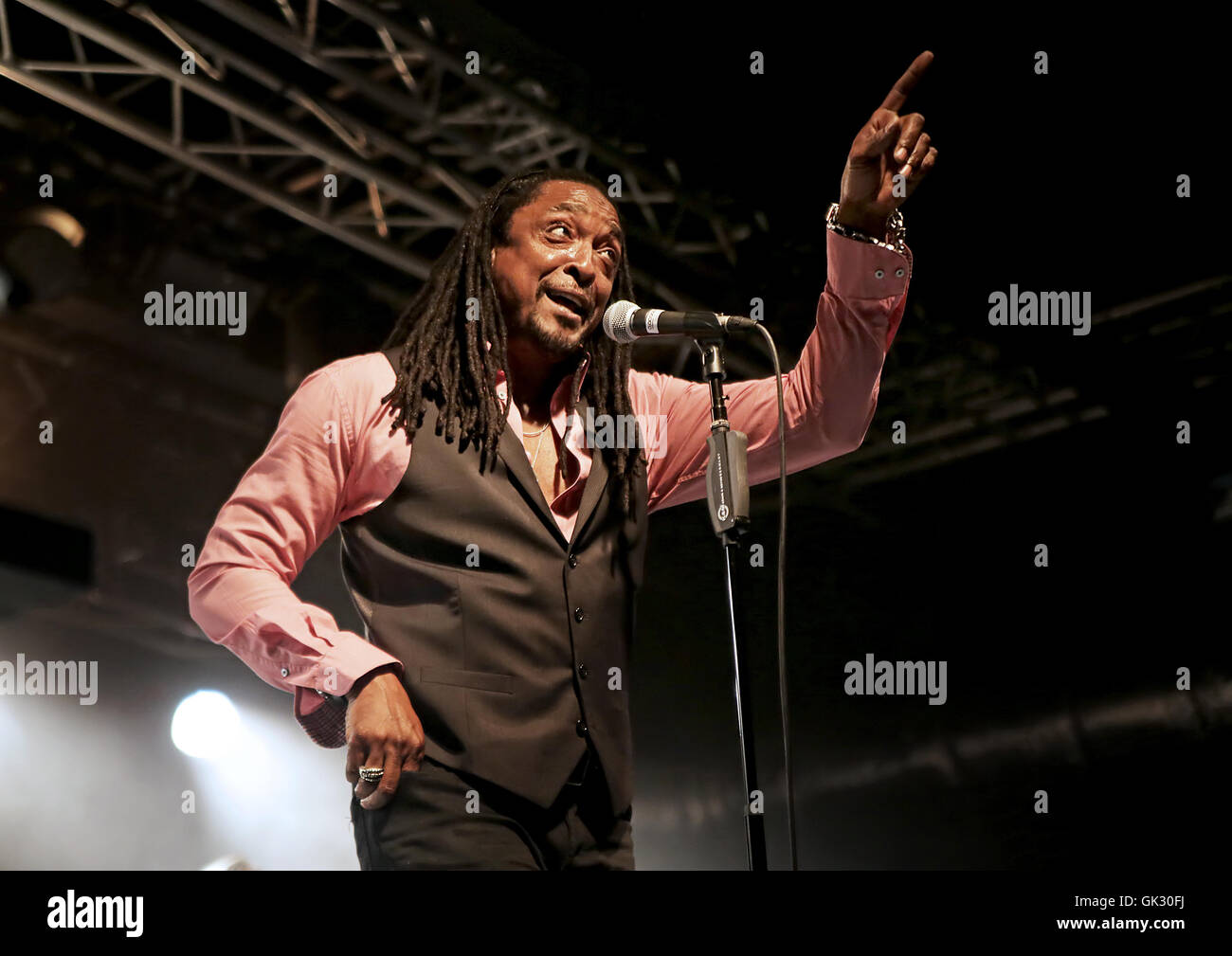 Earl Slick and Bernard Fowler Performing David Bowie's 'Station to ...