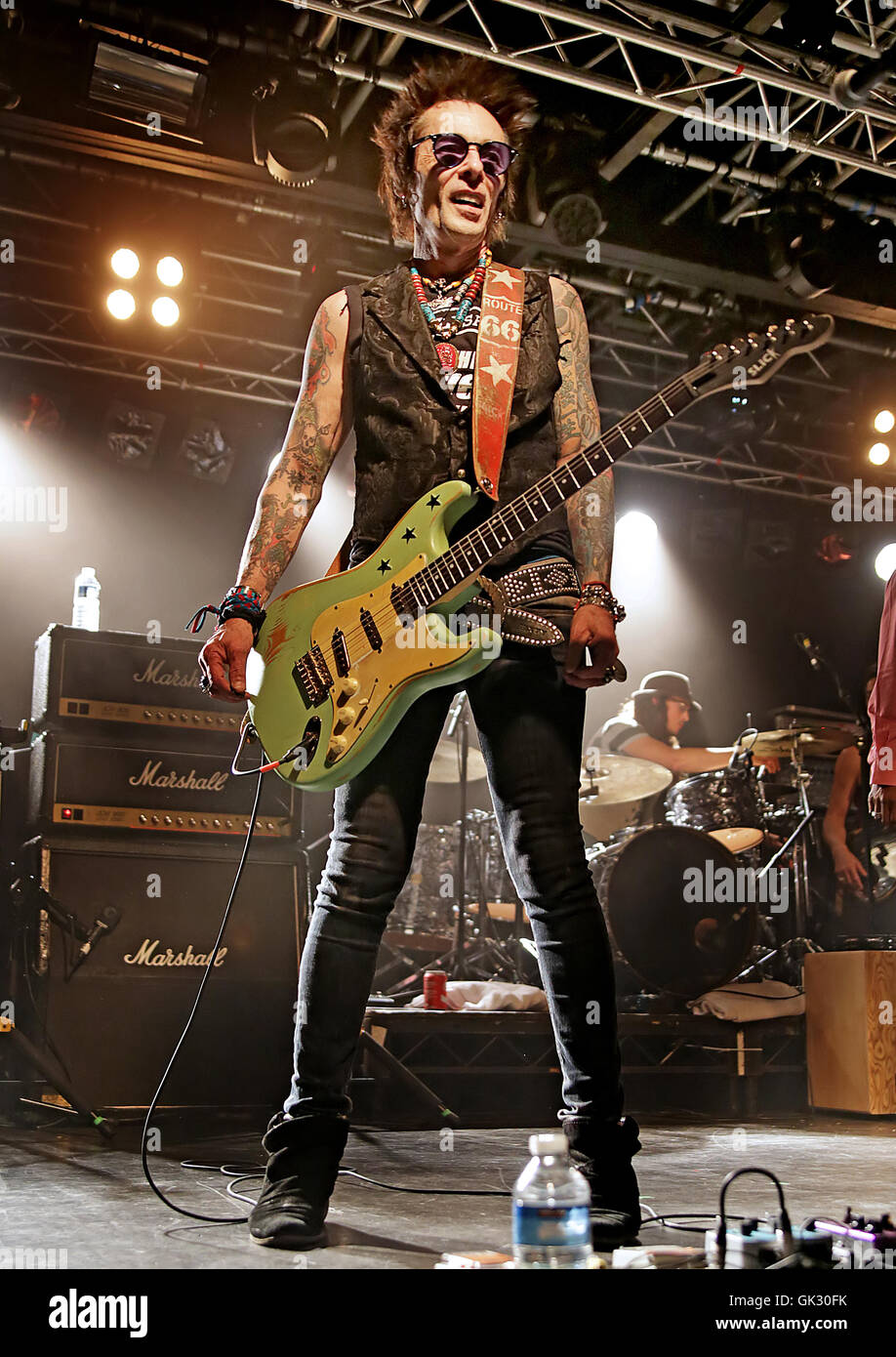 Earl Slick and Bernard Fowler Performing David Bowie's 'Station to ...