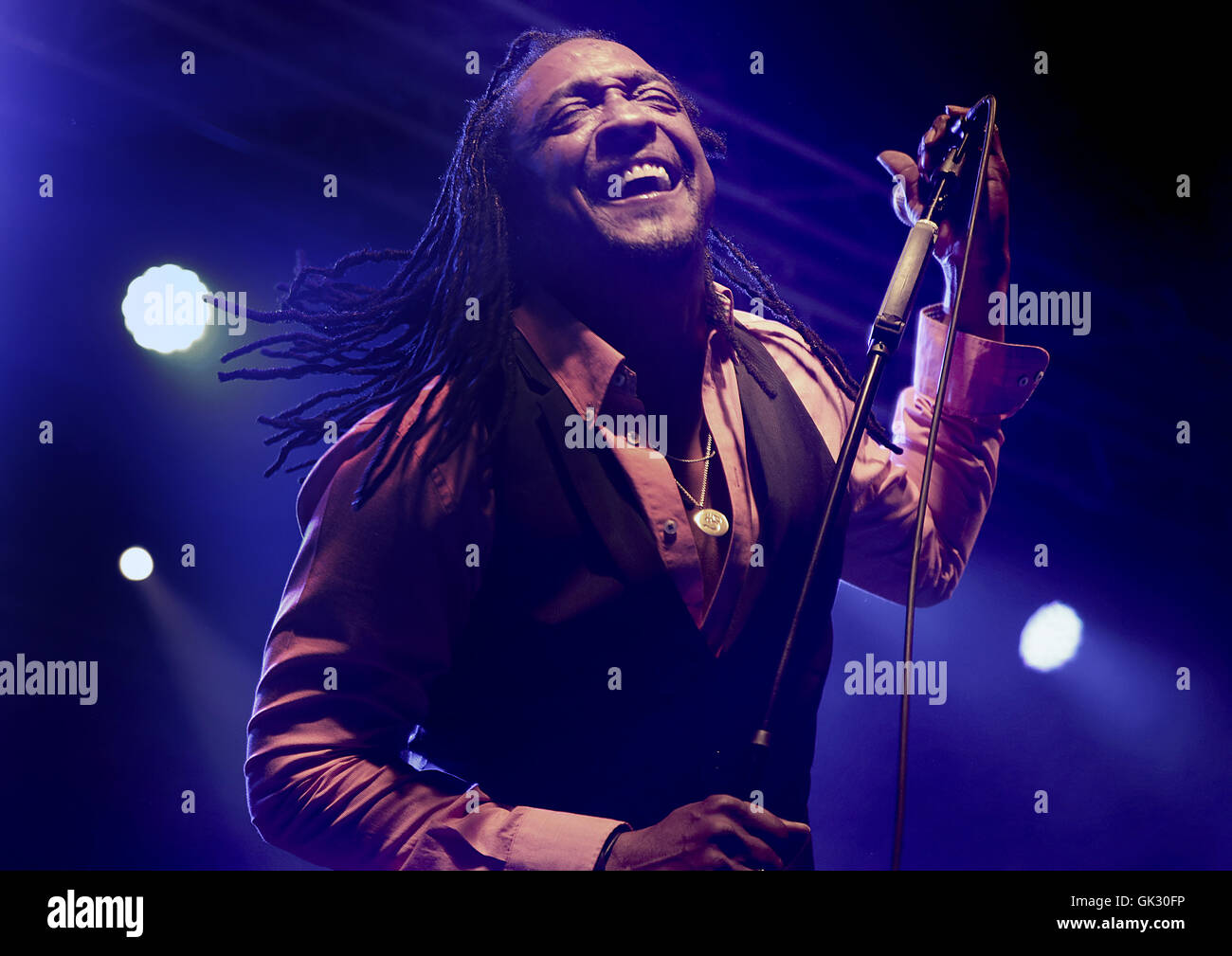 Earl Slick and Bernard Fowler Performing David Bowie's 'Station to ...