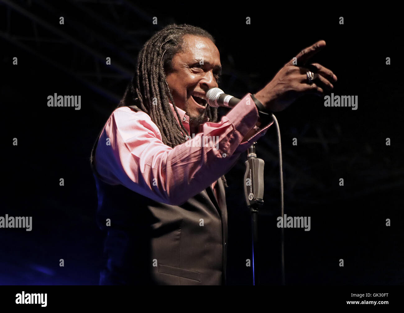 Earl Slick and Bernard Fowler Performing David Bowie's 'Station to ...