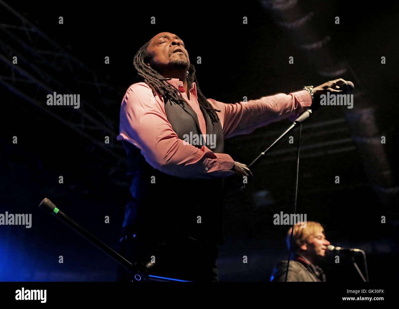 Earl Slick and Bernard Fowler Performing David Bowie's 'Station to ...