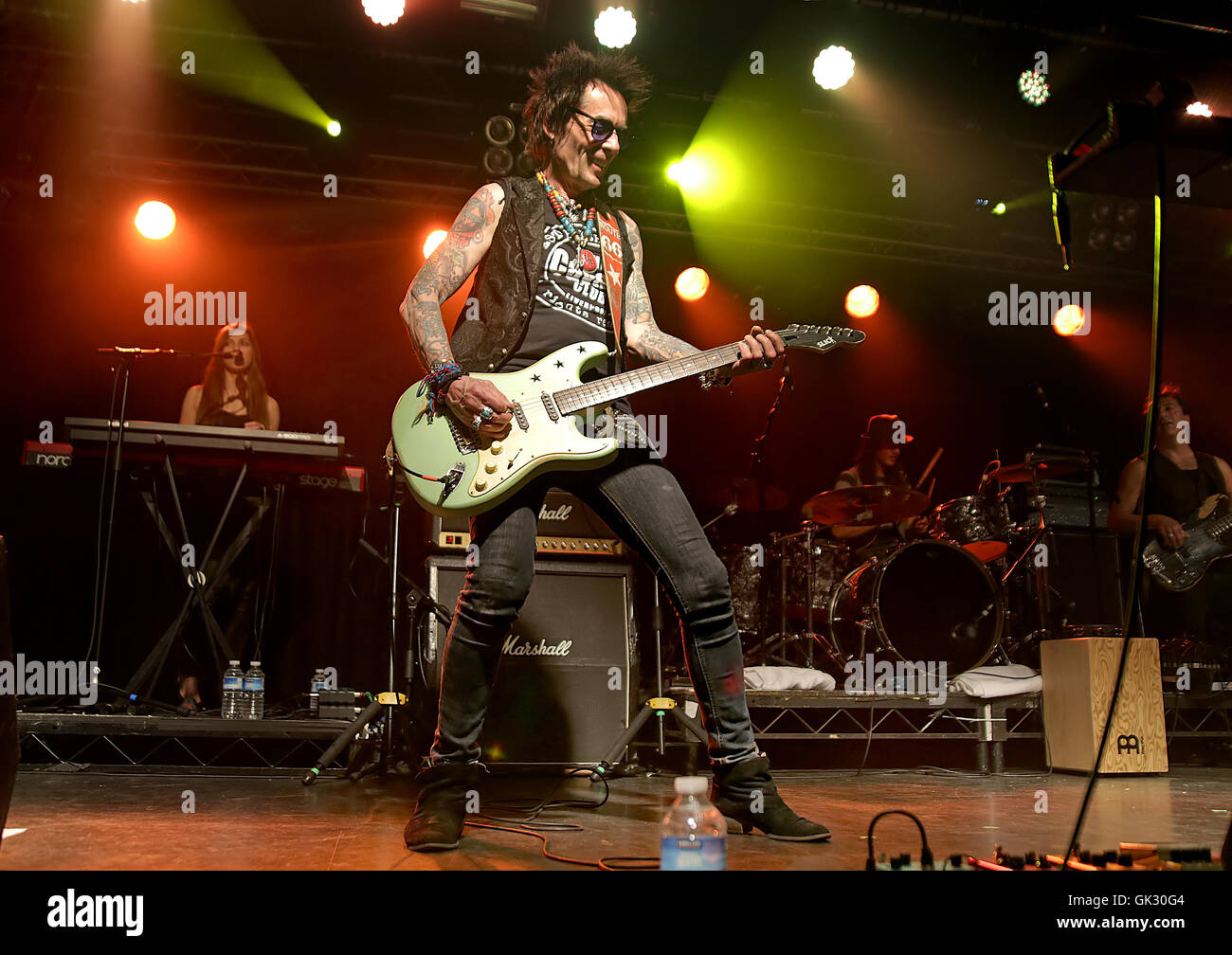 Earl Slick and Bernard Fowler Performing David Bowie's 'Station to ...
