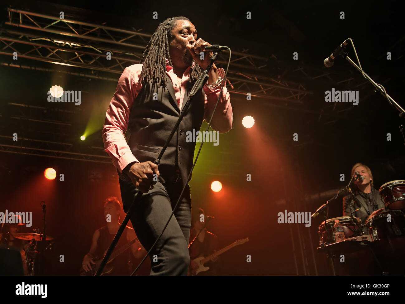 Earl Slick and Bernard Fowler Performing David Bowie's 'Station to ...