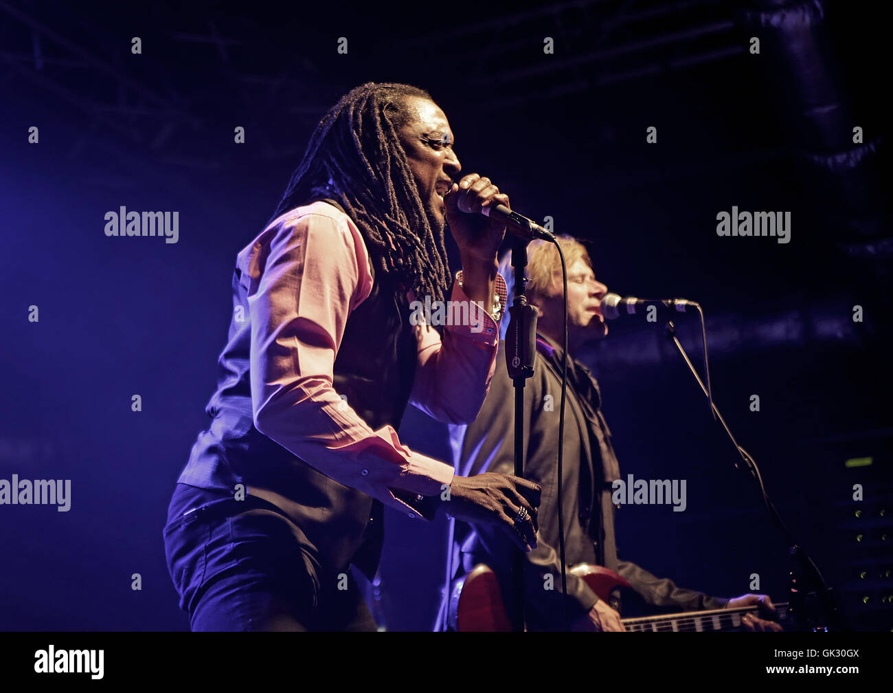 Earl Slick and Bernard Fowler Performing David Bowie's 'Station to ...