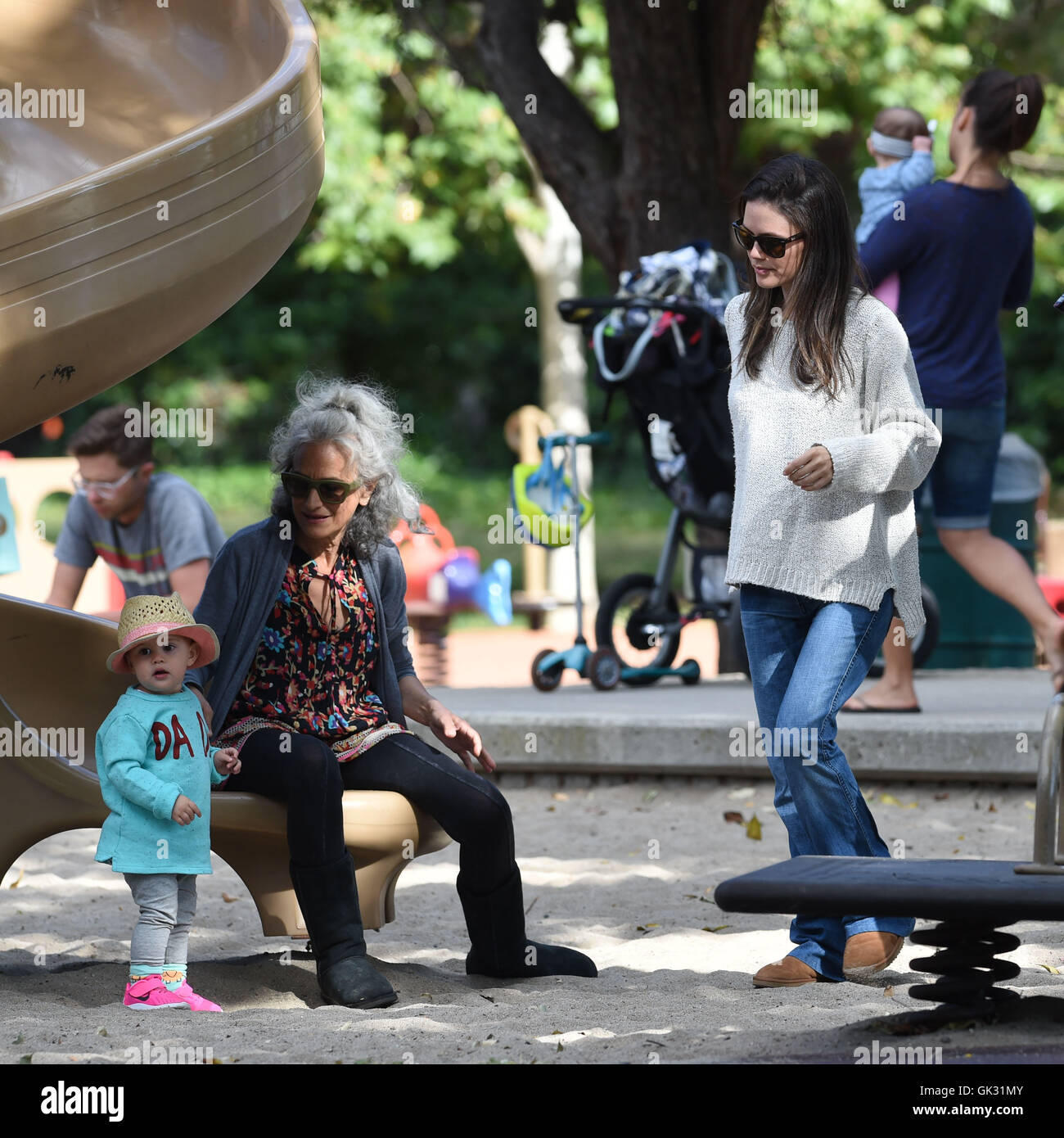 Rachel Bilson takes her daughter Briar Rose to the park Featuring ...