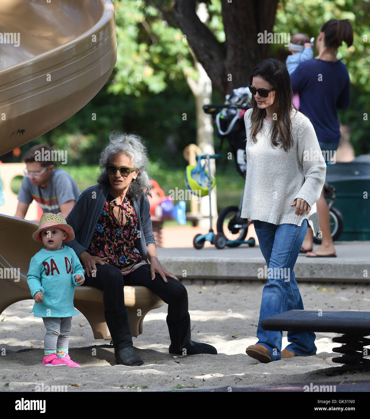 Rachel Bilson takes her daughter Briar Rose to the park Featuring ...