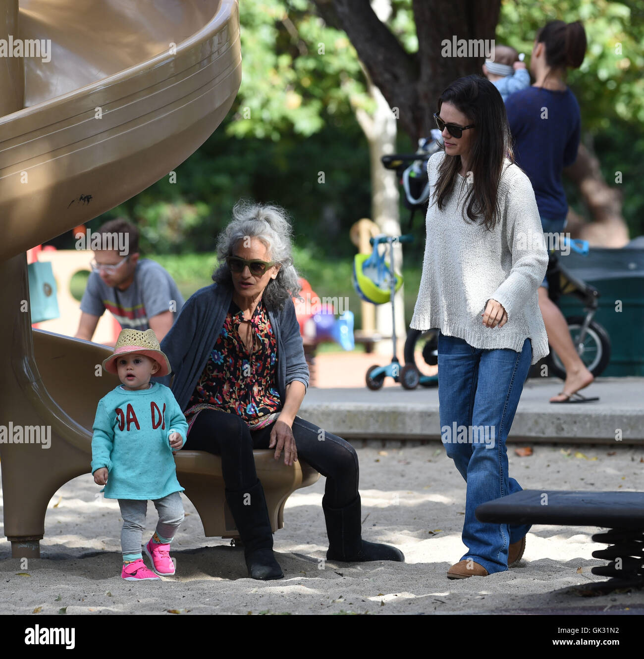 Rachel Bilson takes her daughter Briar Rose to the park Featuring ...