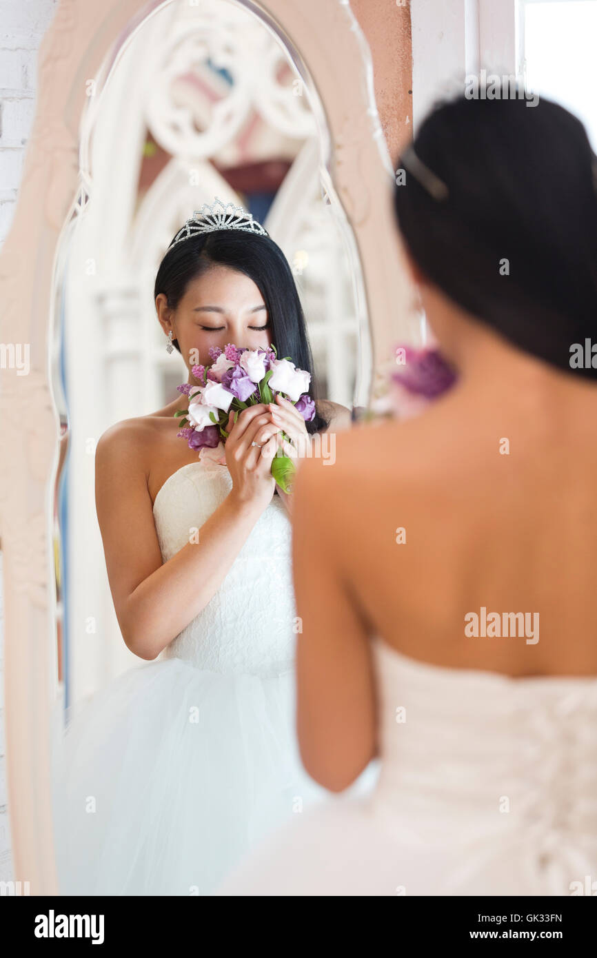 Beautiful bride in the mirror Stock Photo - Alamy