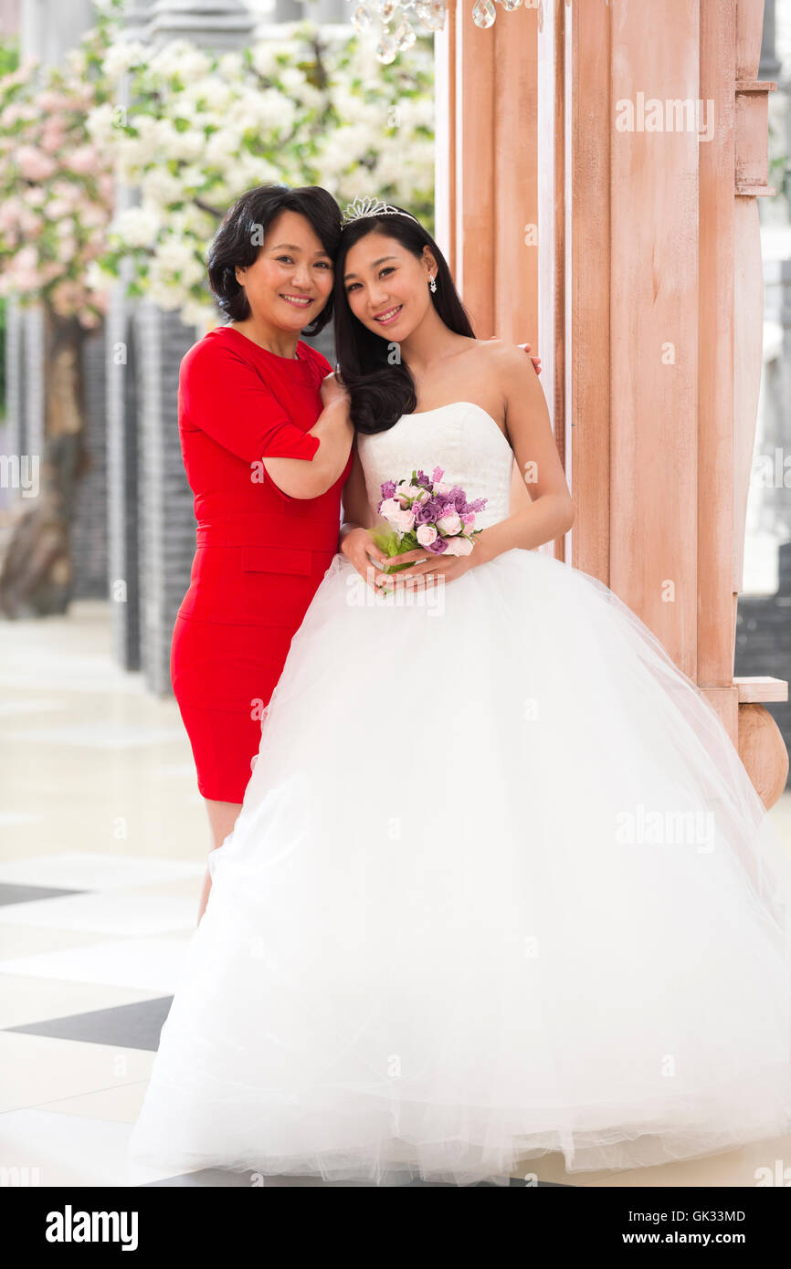 Beautiful bride and mother Stock Photo - Alamy