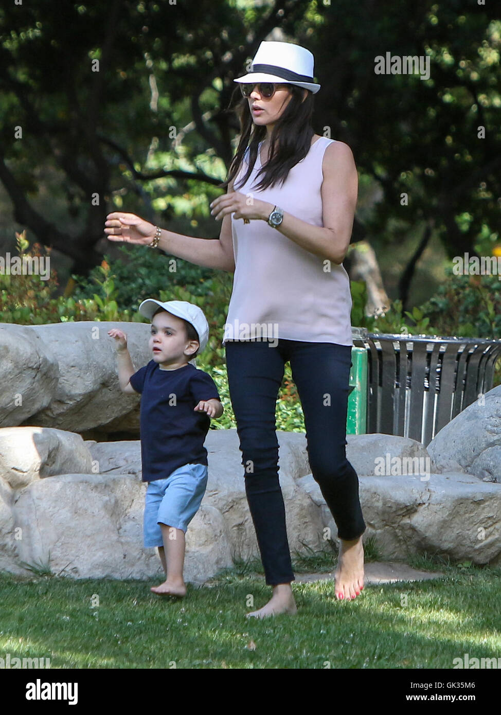 Lauren Silverman takes her son Eric to the Park in Beverly Hills ...