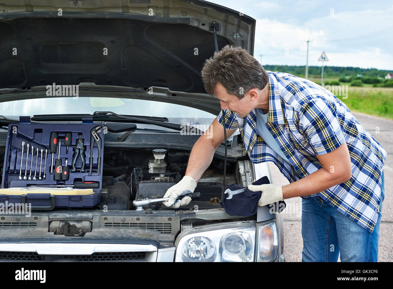 Car crash repairs hi-res stock photography and images - Alamy