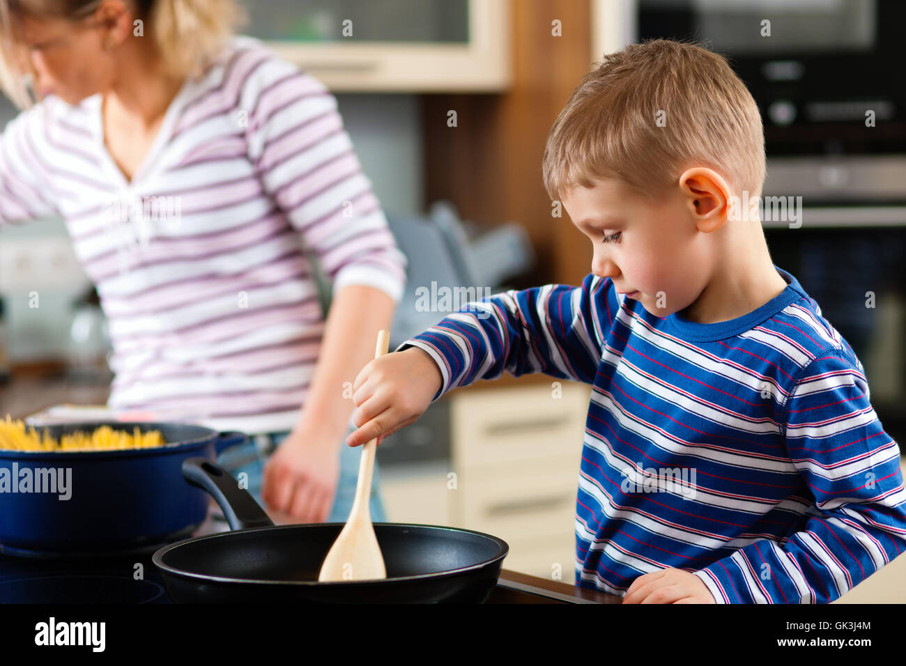 family cooking in kitchen Stock Photo - Alamy