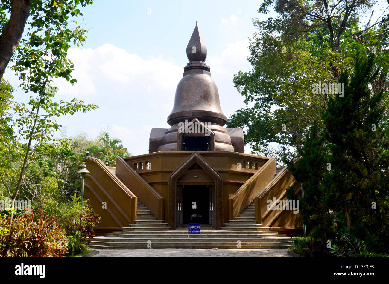 Beautiful pagoda or chedi of Luang Poo Mun Bhuridatta temple or Wat Pa ...