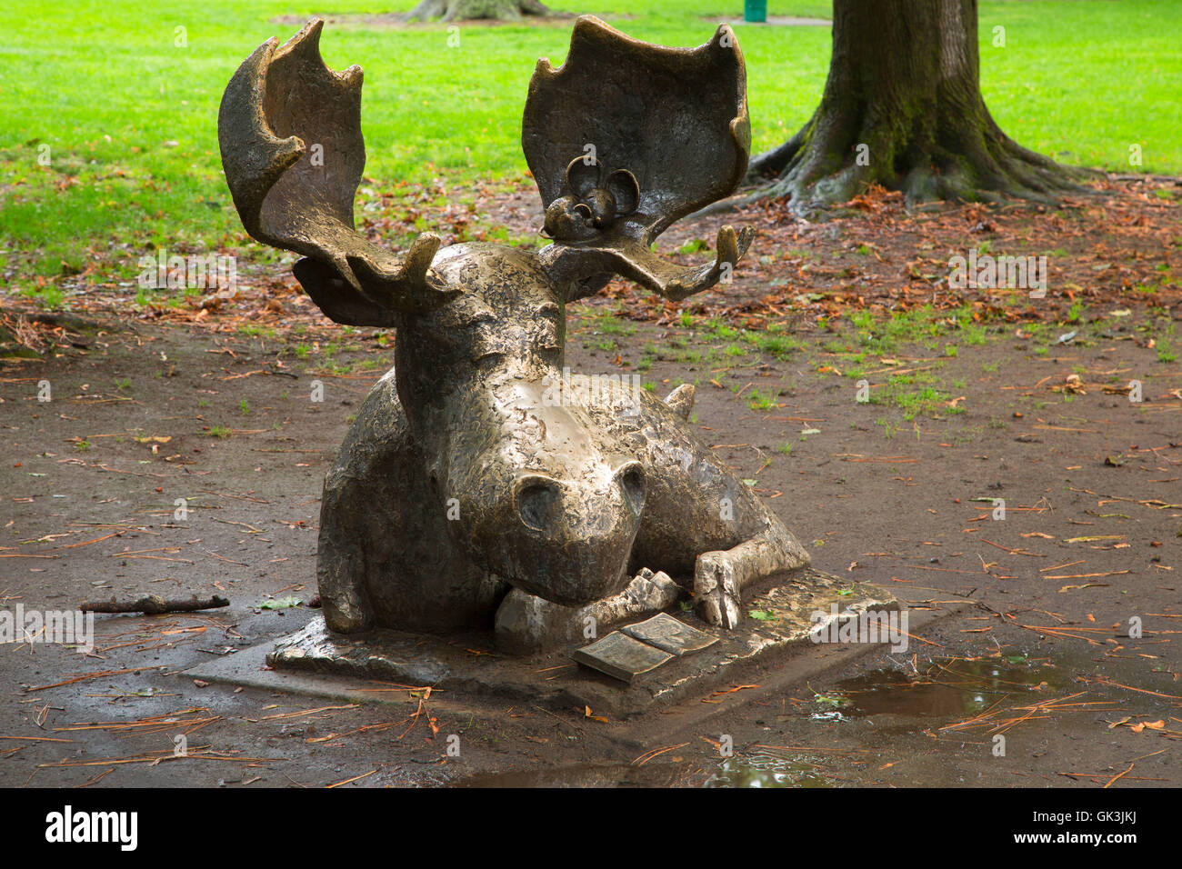 Mudgy & Millie statue, Coeur d'Alene City Park, Coeur D'Alene, Idaho ...