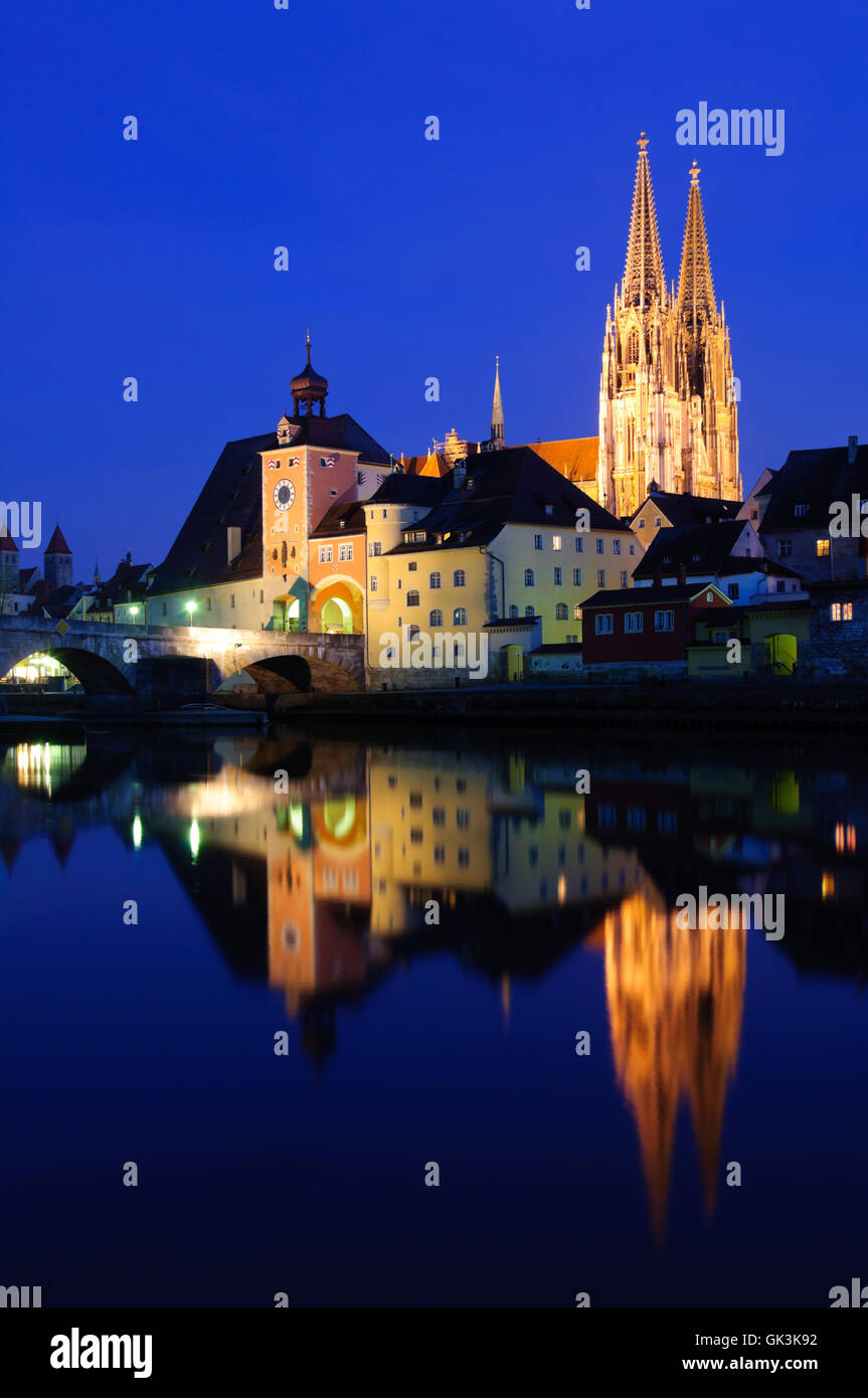cathedral night nighttime Stock Photo - Alamy