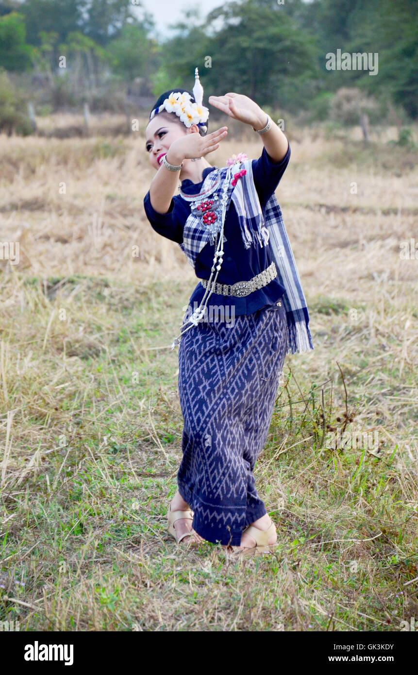 Girl phu tai people dance thai style show for photographer take photo ...