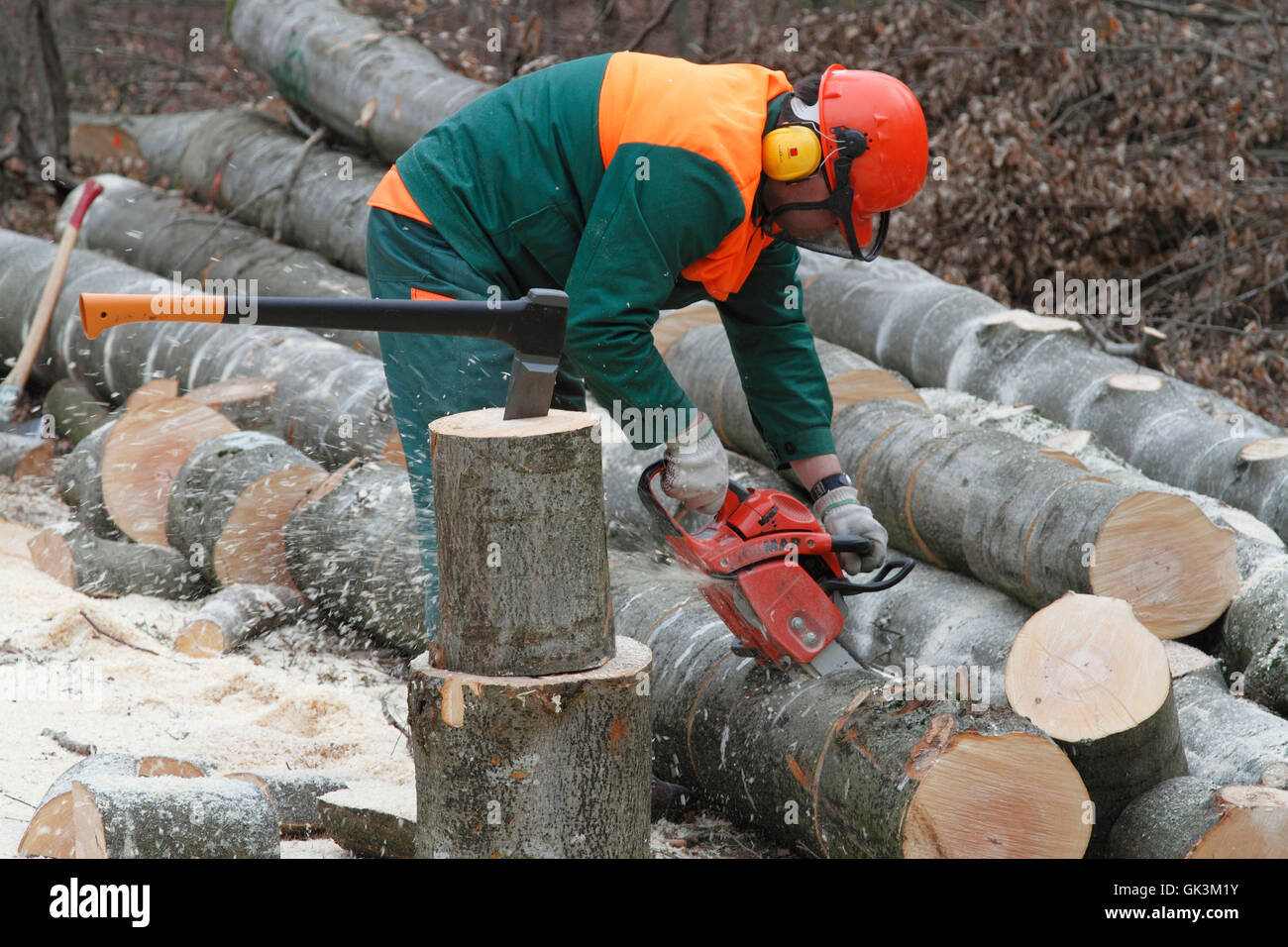 Waldarbeiter hi-res stock photography and images - Alamy