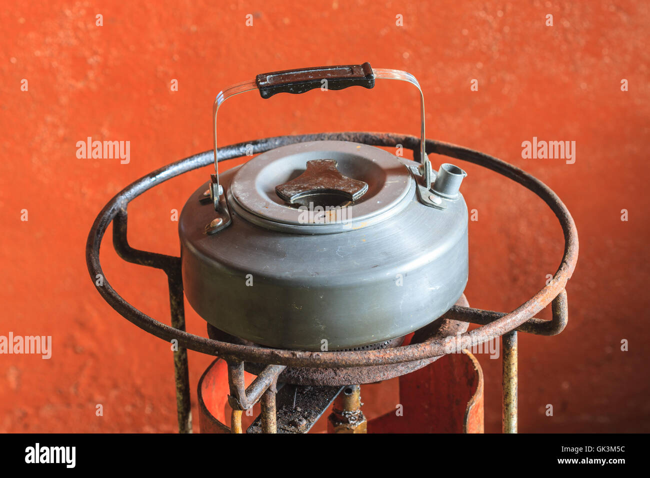 Old kettle hi-res stock photography and images - Alamy