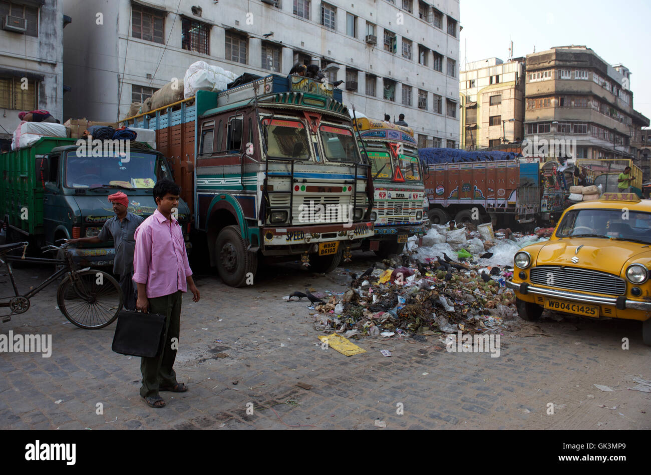 India messy street hi-res stock photography and images - Alamy