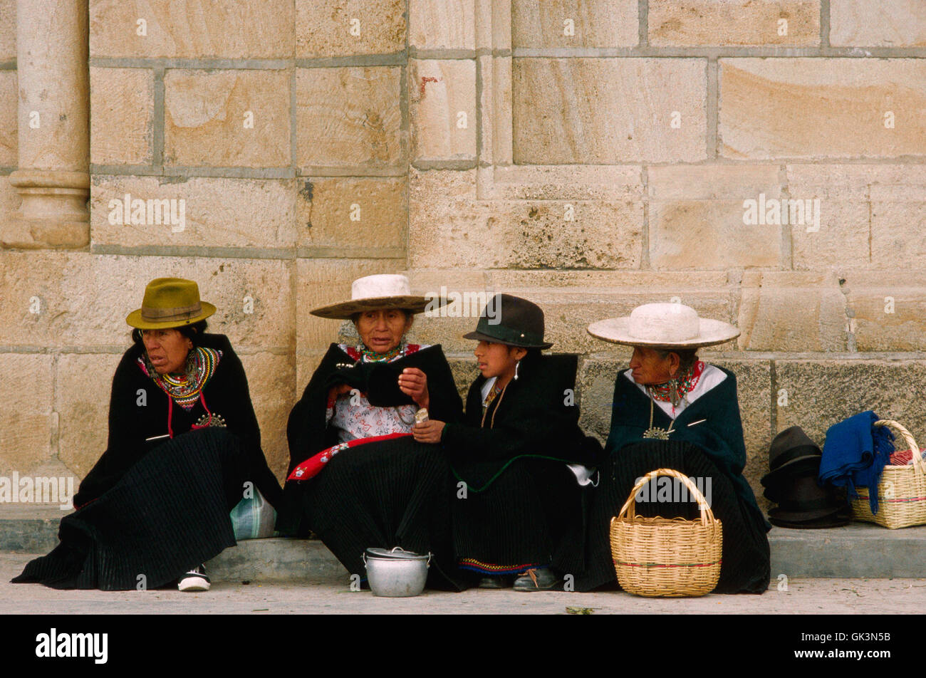 Ecuador saraguro indian women sit hi-res stock photography and images ...