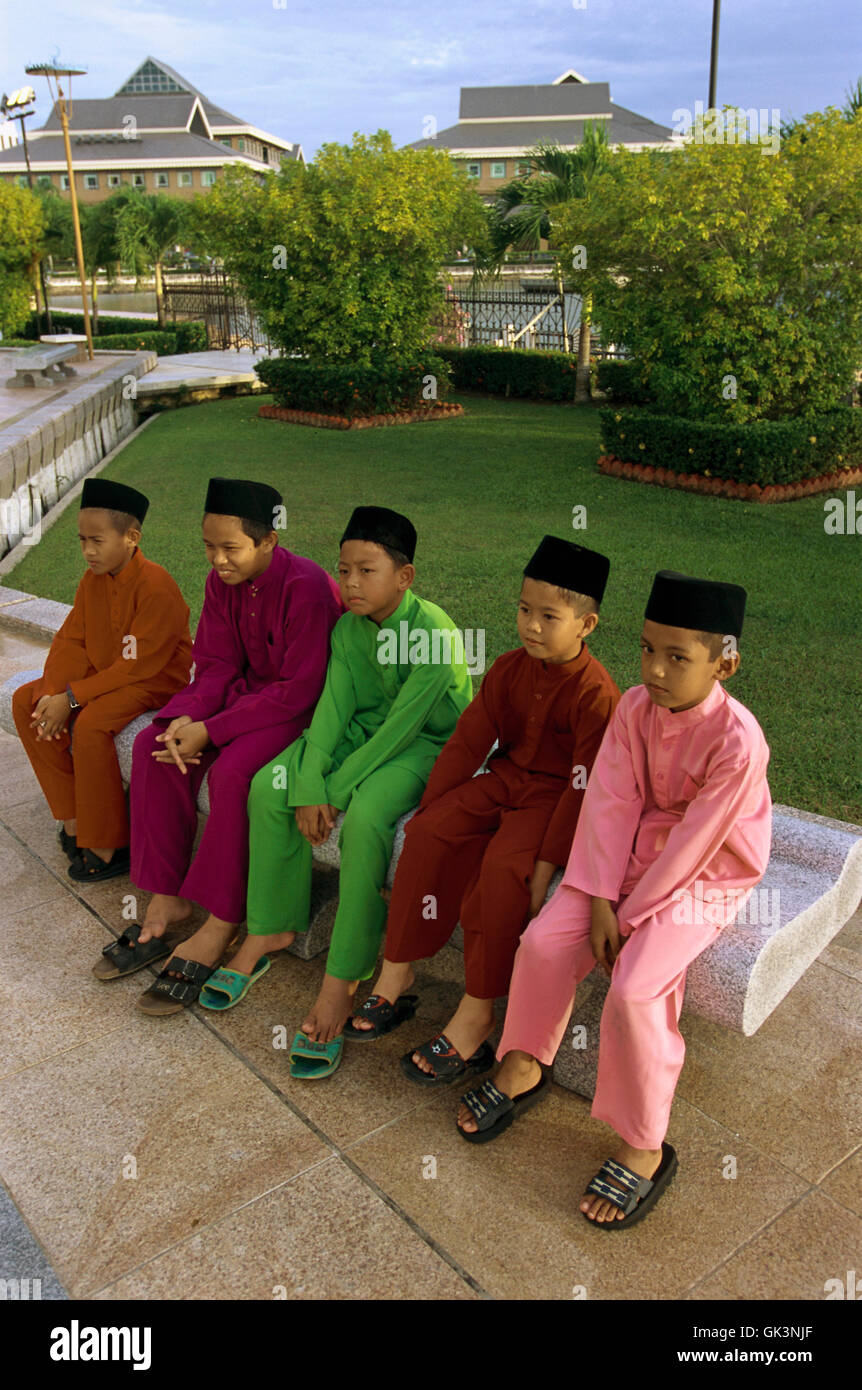 Brunei muslim boys hi-res stock photography and images - Alamy