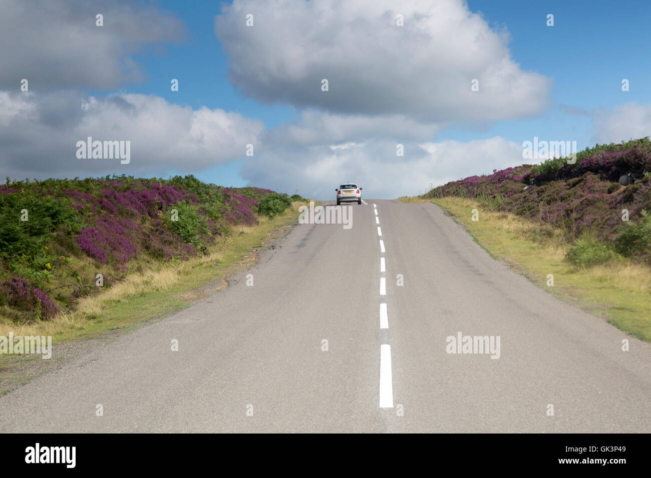 Cars on Road outside Hutton le Hole Village, North York Moors ...