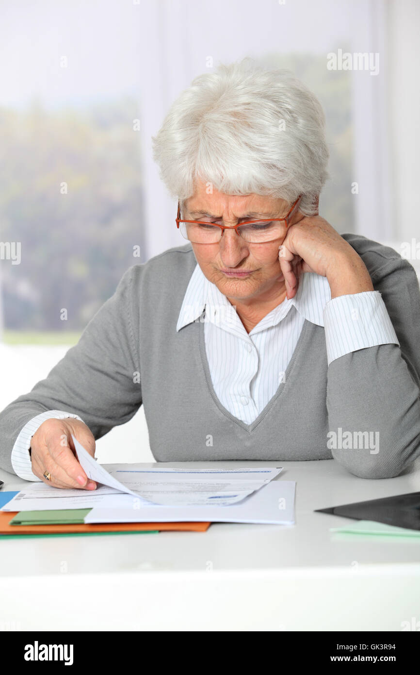 Woman papers lost hi-res stock photography and images - Alamy