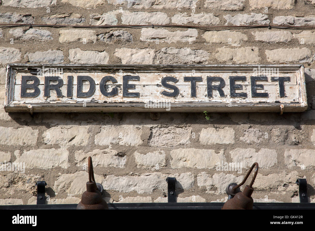 Bridge Street Sign on Stone Wall Stock Photo - Alamy