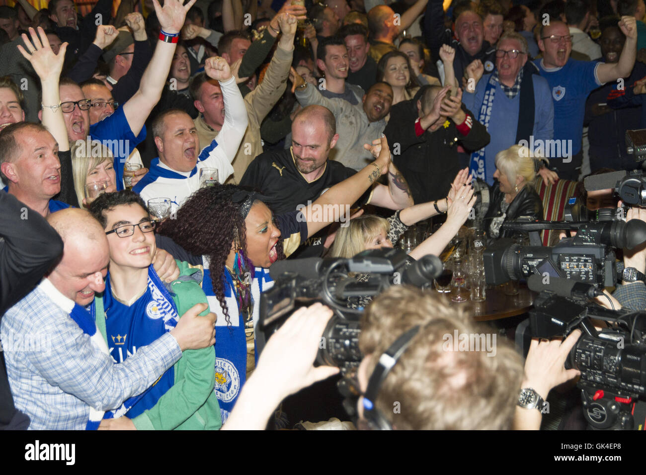 Fans celebrate Leicester City making goal that earned the team the ...
