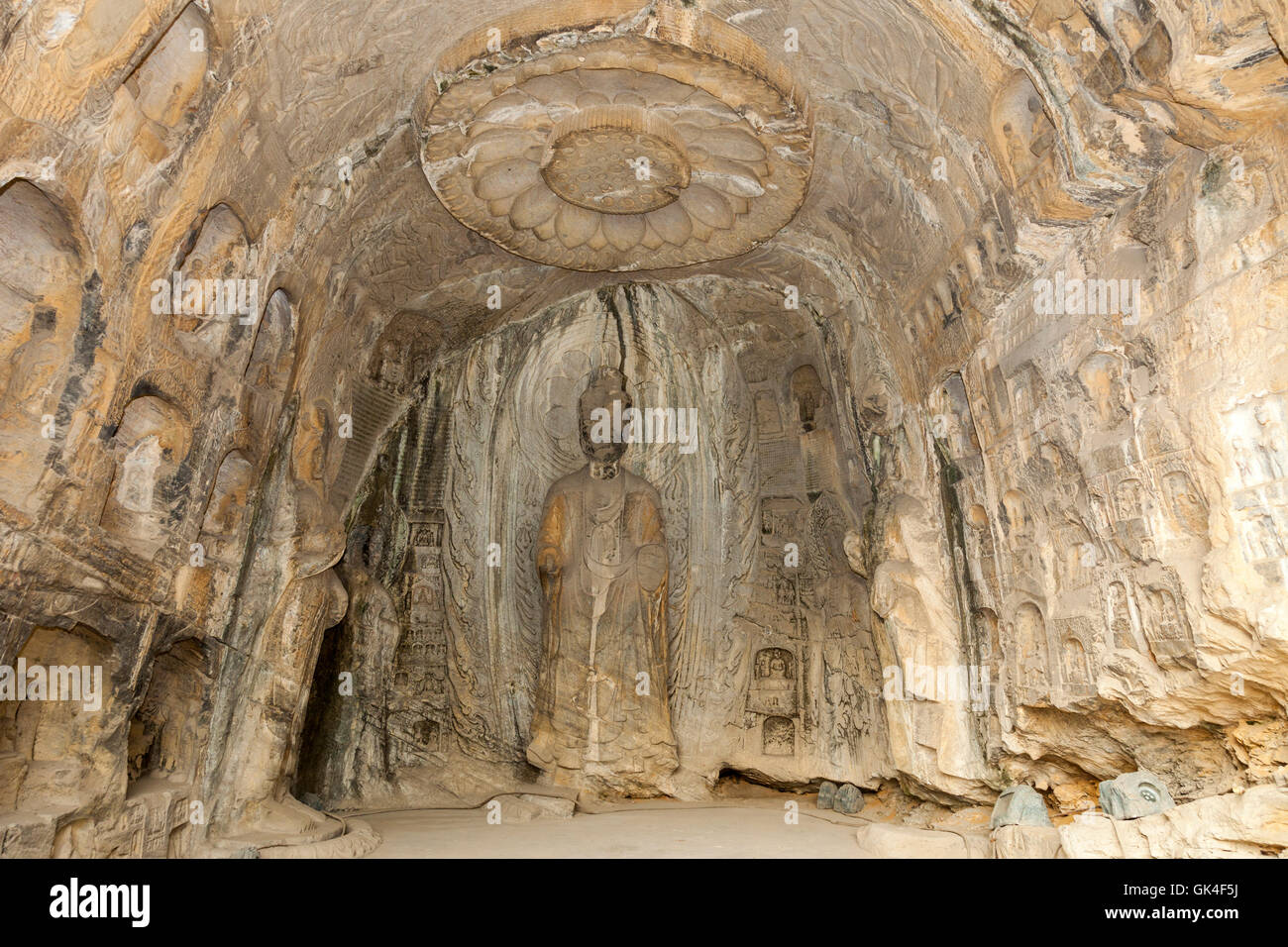 Longmen Grottoes in Luoyang Stock Photo - Alamy