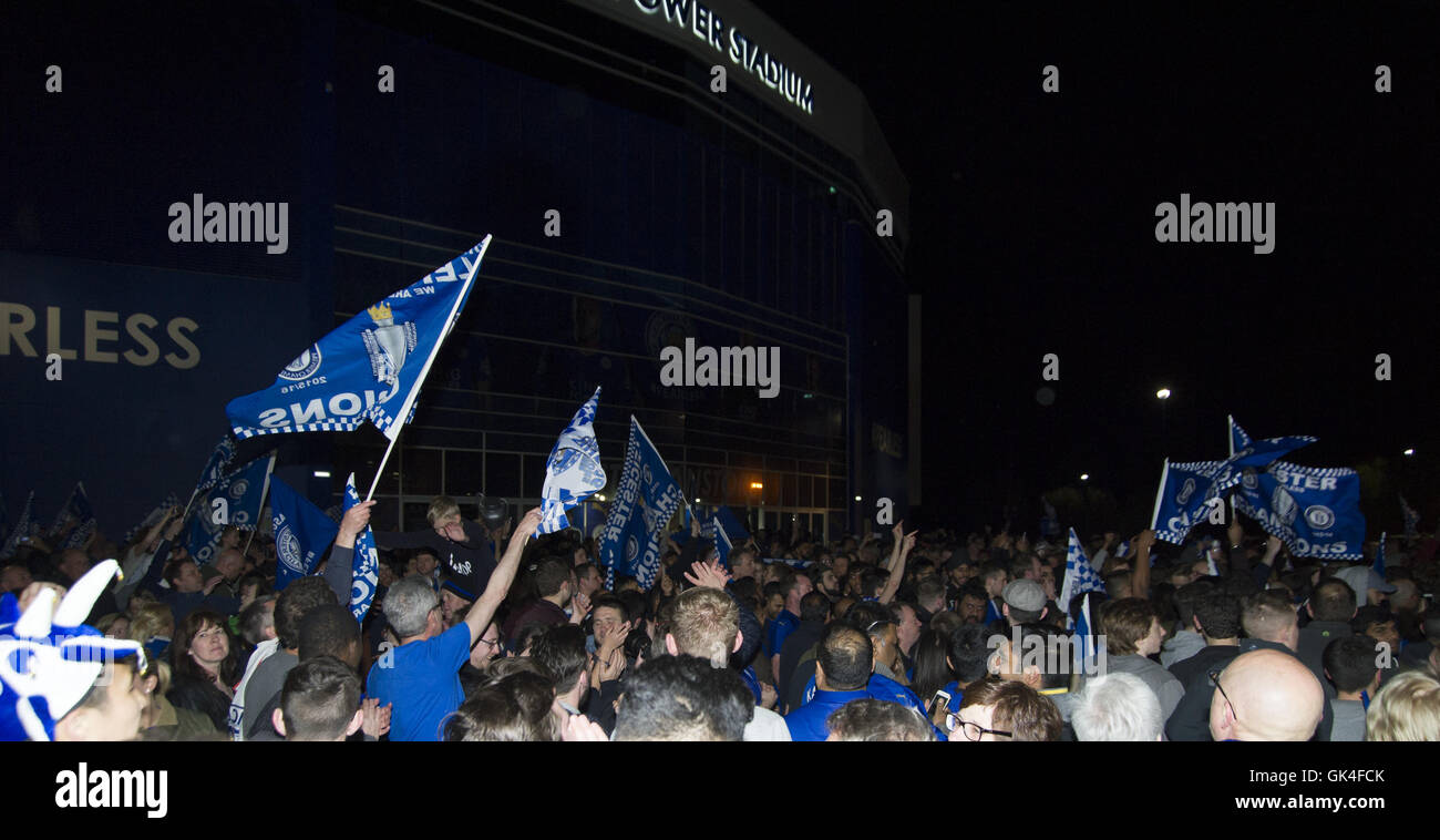 Fans celebrate Leicester City making goal that earned the team the ...