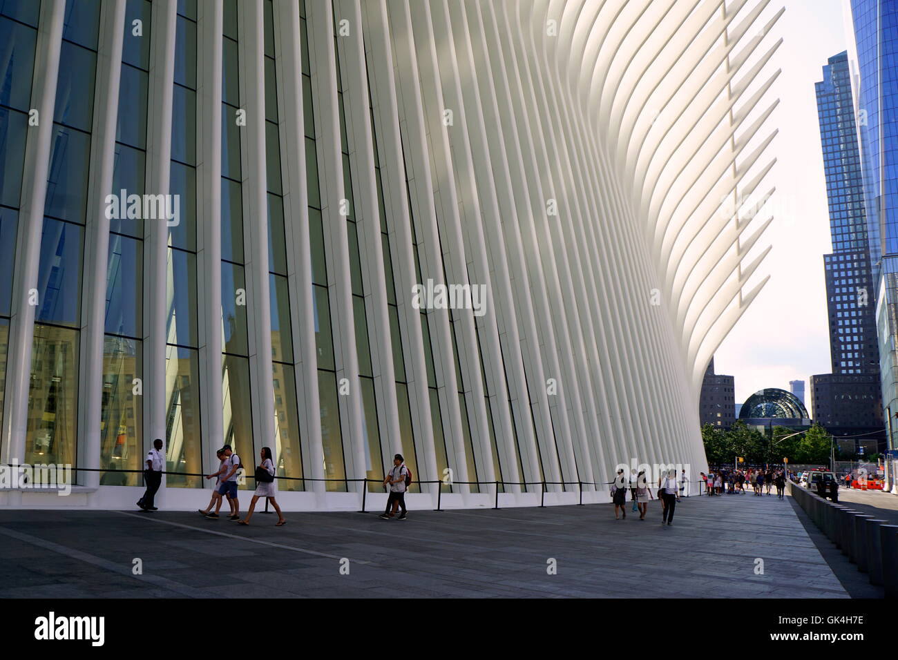 The Oculus (Westfield Mall) with the backdrop of One and Two World ...