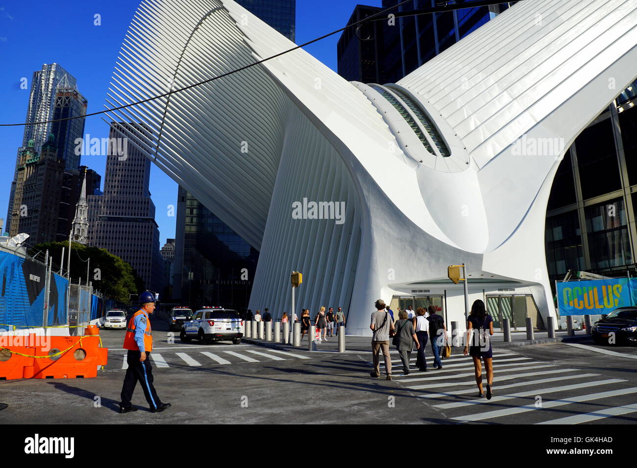 Front profile of the Oculus (Westfield Mall) World Trade Center in New ...