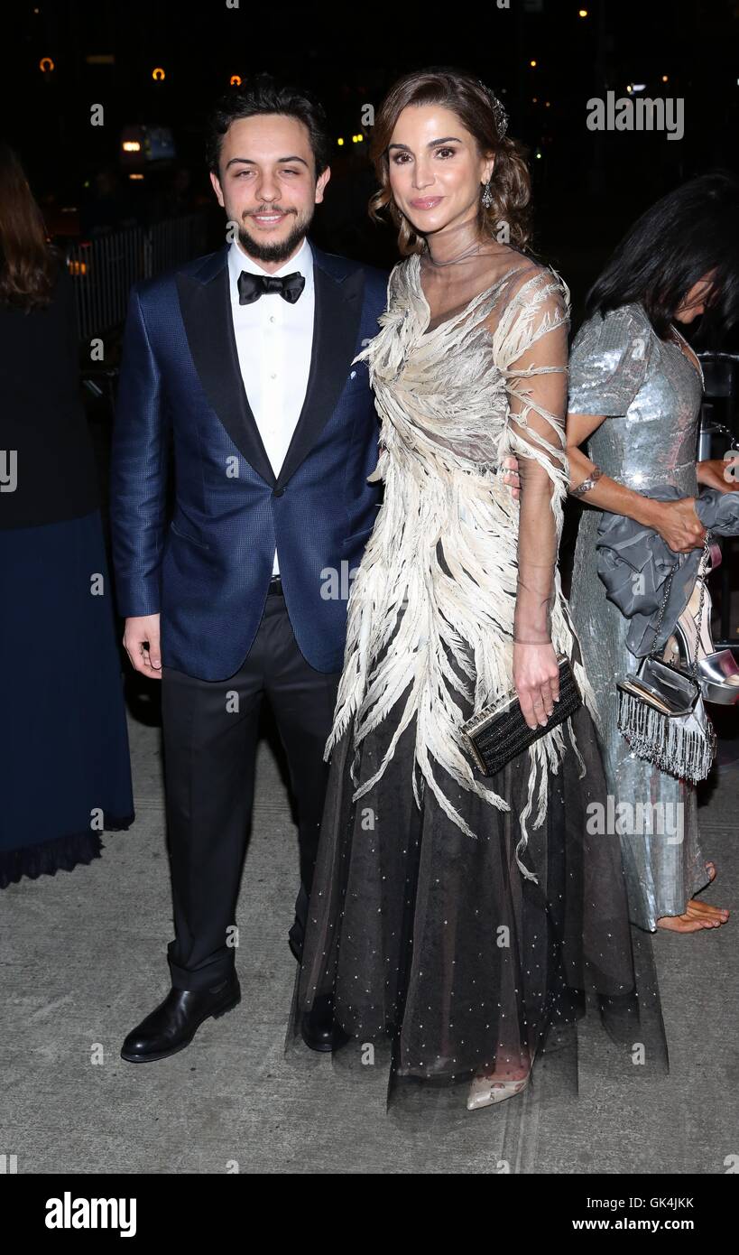 Manus x Machina: Fashion In An Age Of Technology' Costume Institute ...