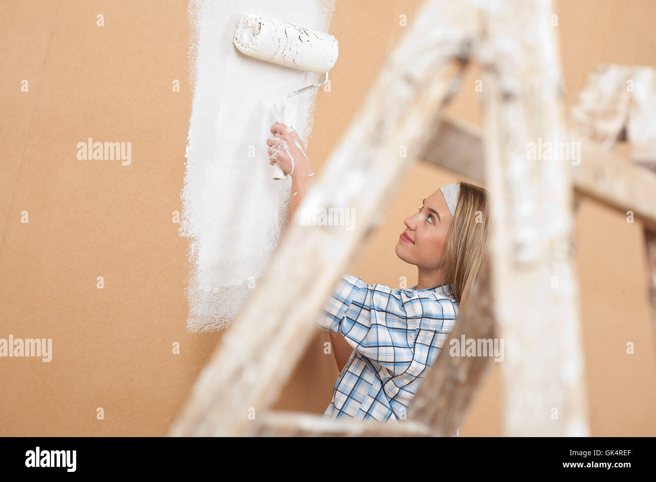 woman colour wall Stock Photo - Alamy