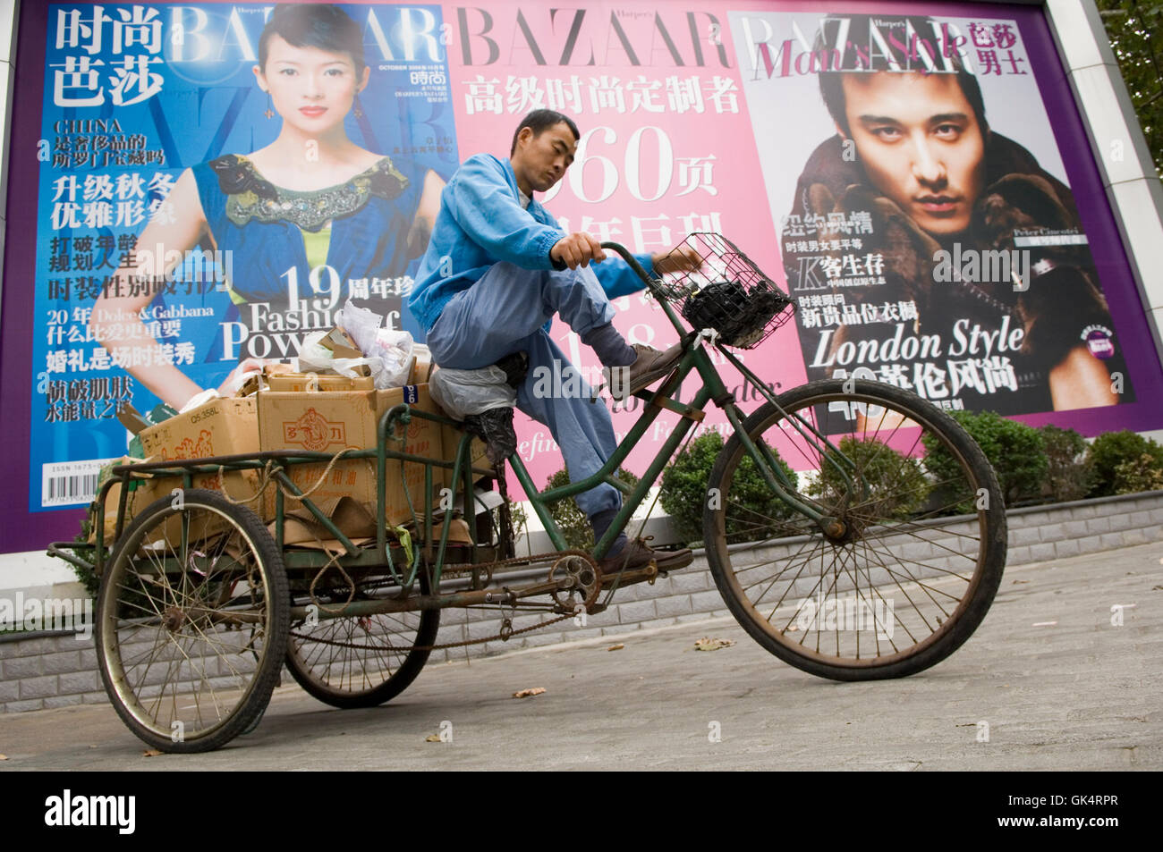 Rickshaw china shanghai hi-res stock photography and images - Alamy