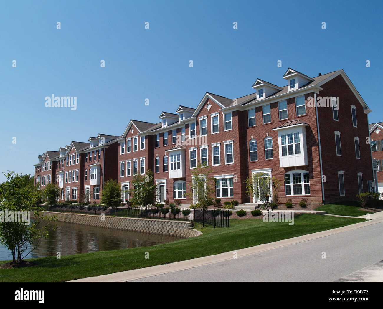 Three 3 story condominium hi-res stock photography and images - Alamy
