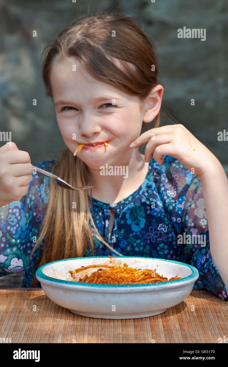 girl eating spaghetti Stock Photo - Alamy