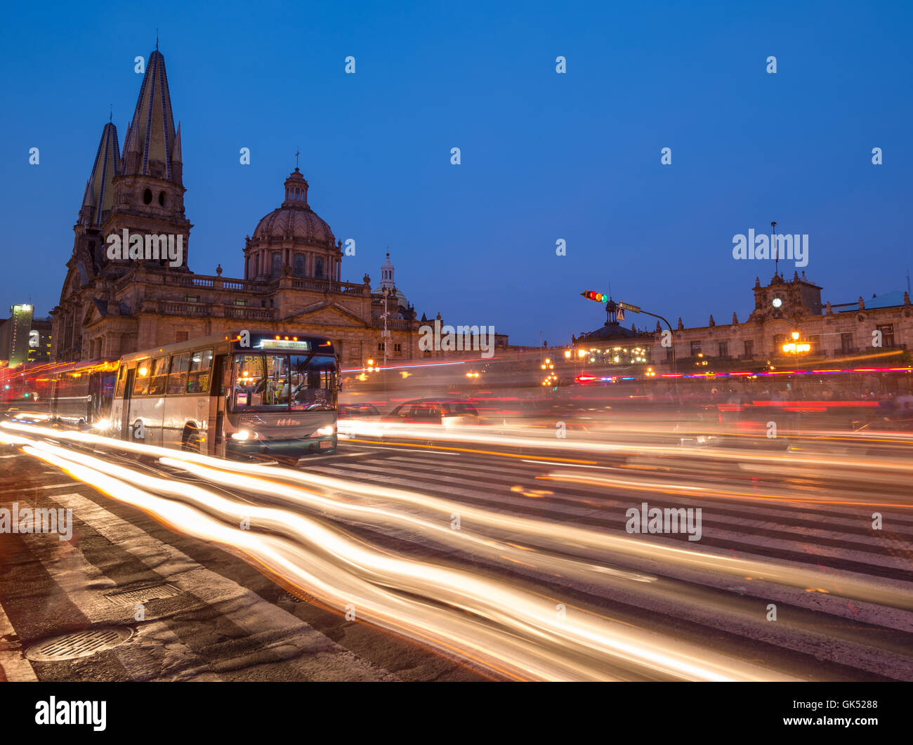 Busy bus stop Stock Photo - Alamy