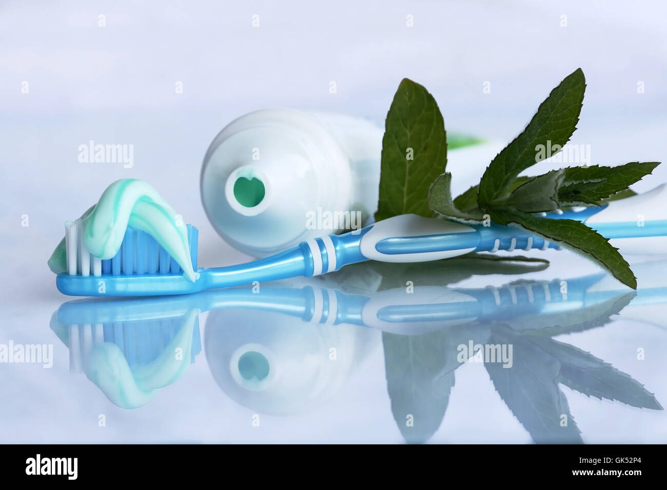 teeth toothpaste tooth Stock Photo - Alamy