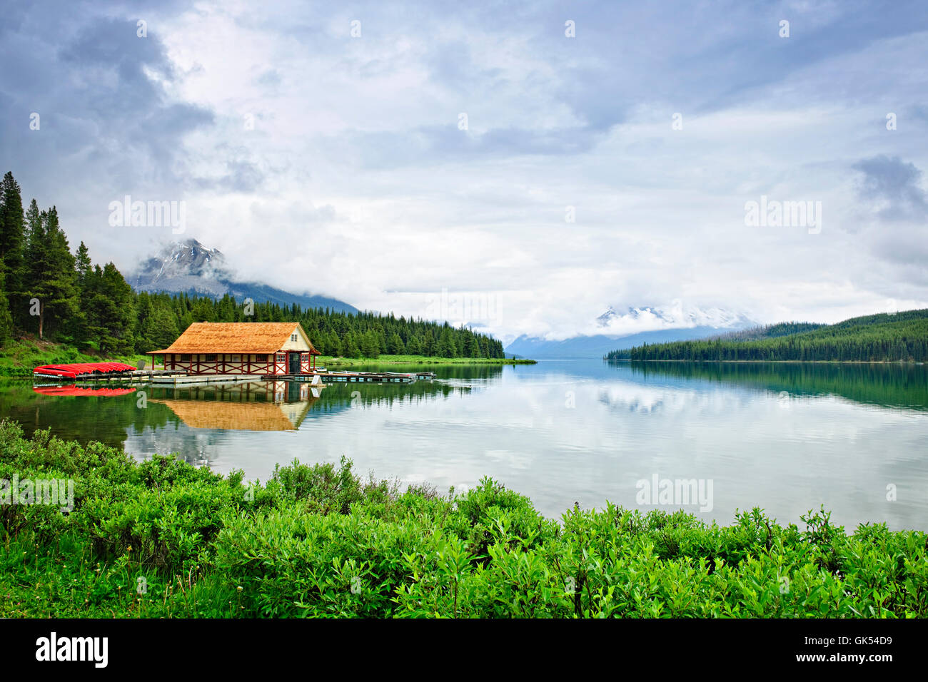 mountains fresh water lake Stock Photo - Alamy
