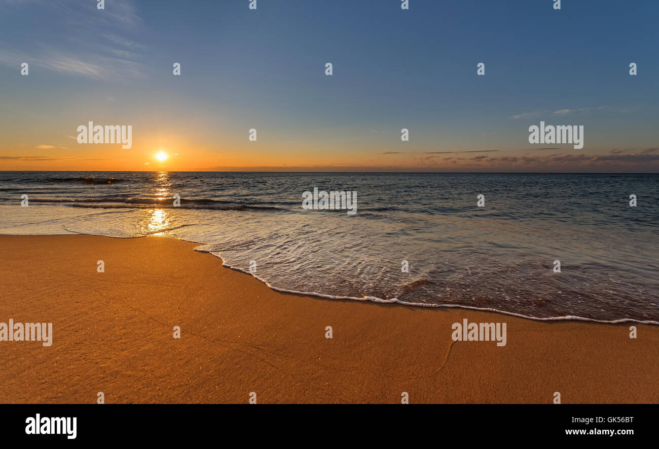 Sunrise light shining on ocean waves Stock Photo - Alamy
