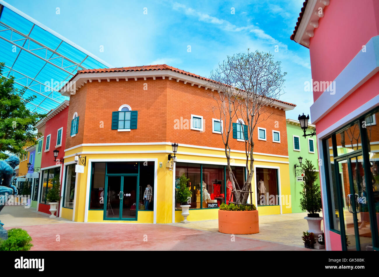 Storefront vintage hi-res stock photography and images - Alamy