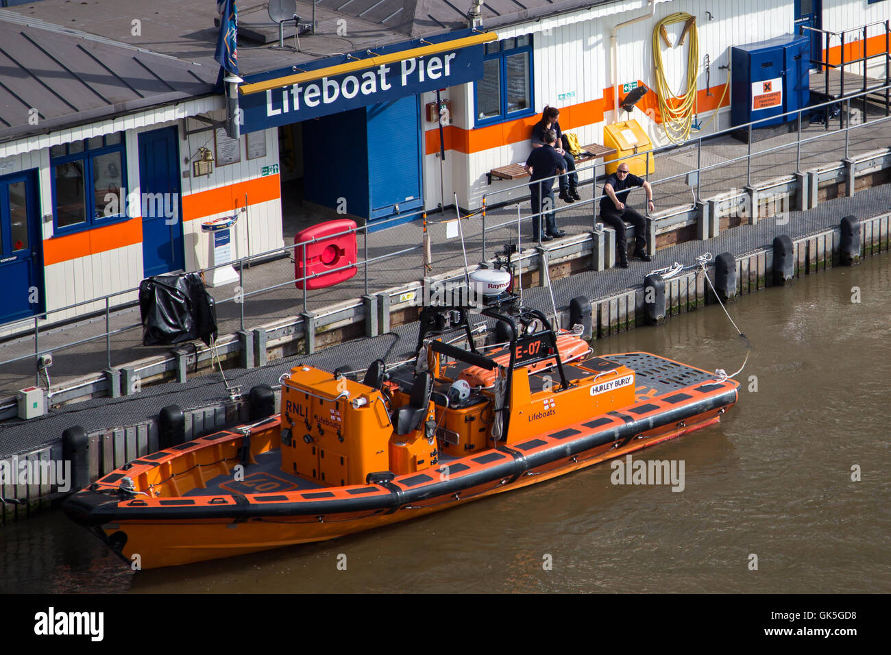 London enjoys a sunny weekend Featuring: Atmosphere Where: London ...