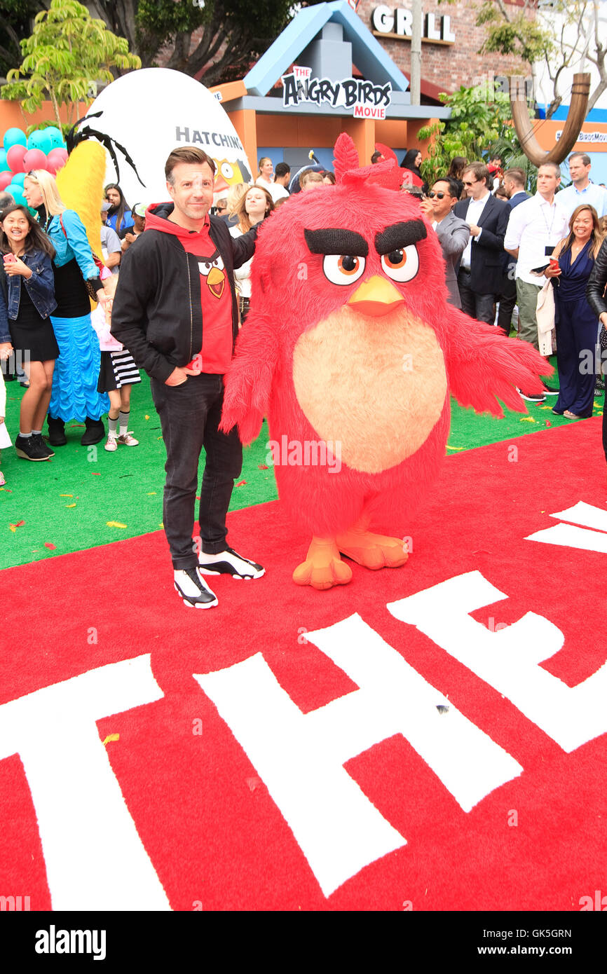 Jason sudeikis the angry birds movie hi-res stock photography and ...