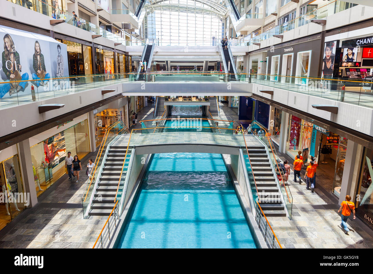 Singapore Marina Bay Sands Shopping Mall Stock Photo - Alamy