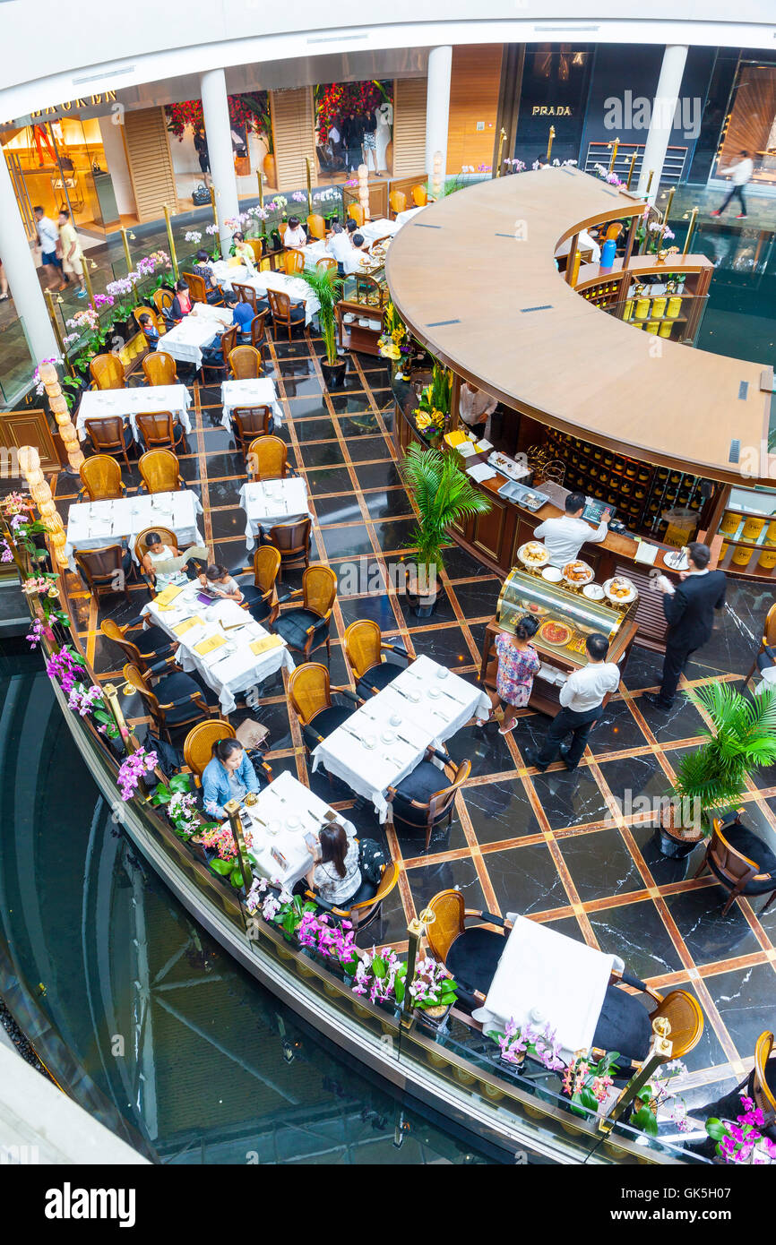 Singapore Marina Bay Sands Shopping Mall Stock Photo - Alamy