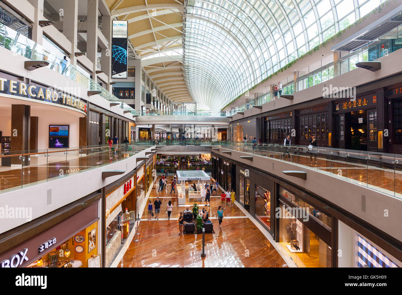Singapore Marina Bay Sands Shopping Mall Stock Photo - Alamy